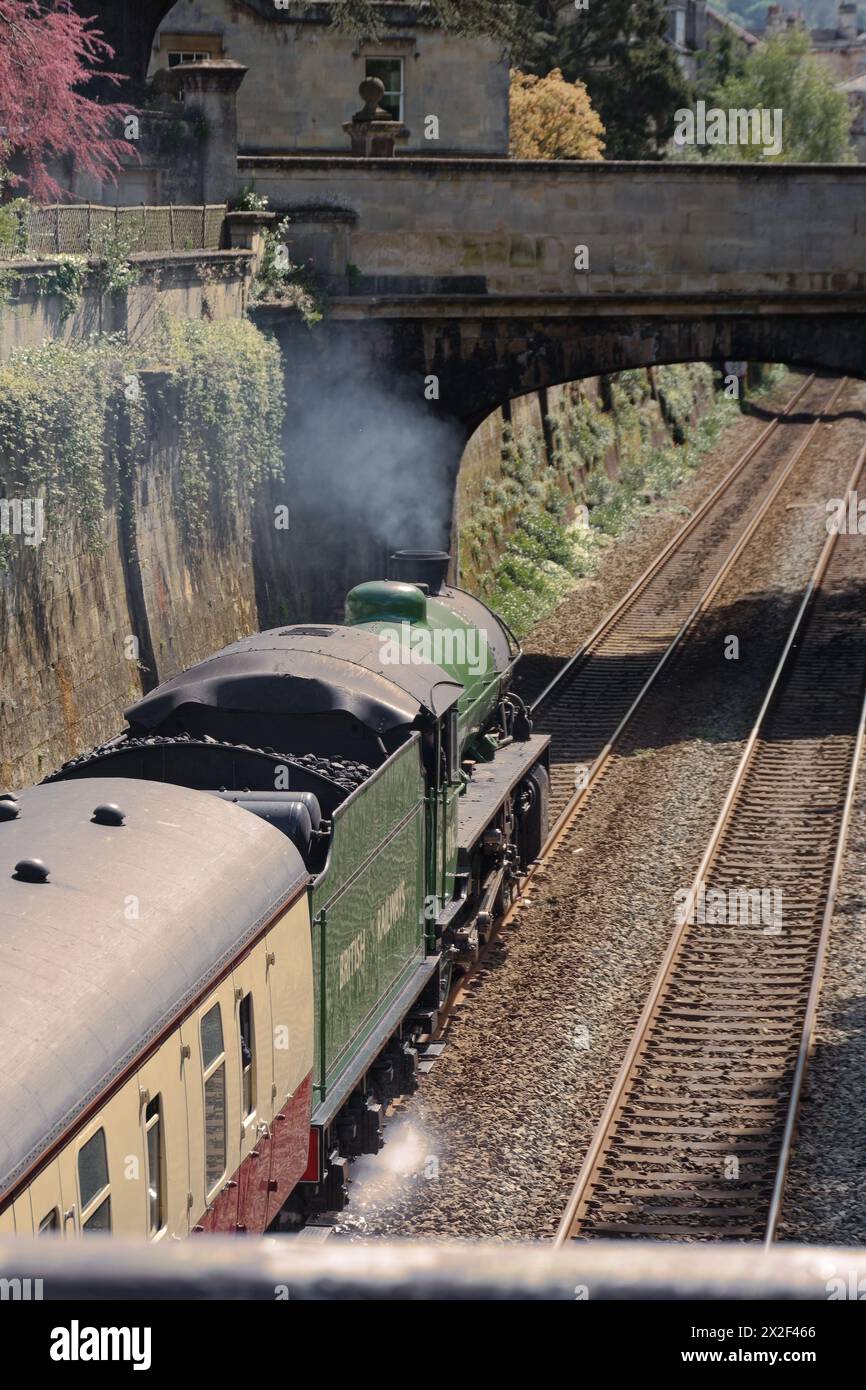 In vibrant apple green steam train Mayflower 🚂🚃 glides through Sydney ...
