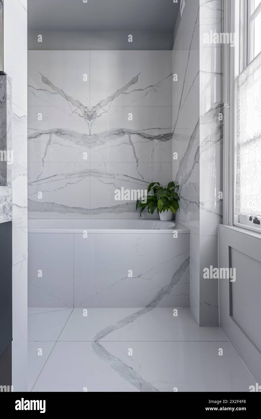 Simple, modern marble bathroom in Georgian townhouse. Paultons Square ...