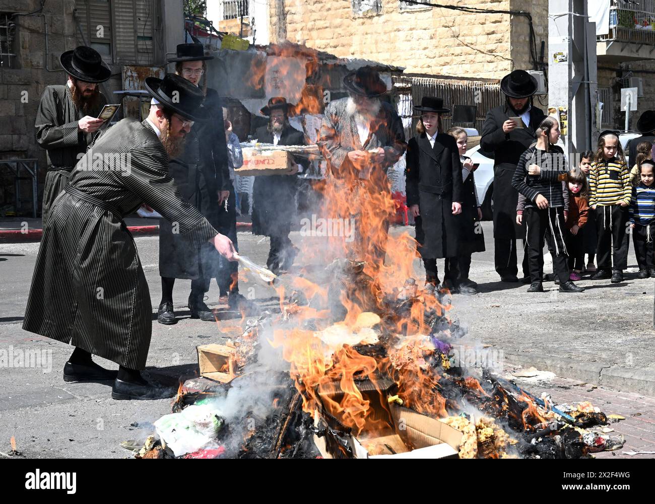 Jerusalem, Israel. 22nd Apr, 2024. Ultra-Orthodox Jews burn leavened ...