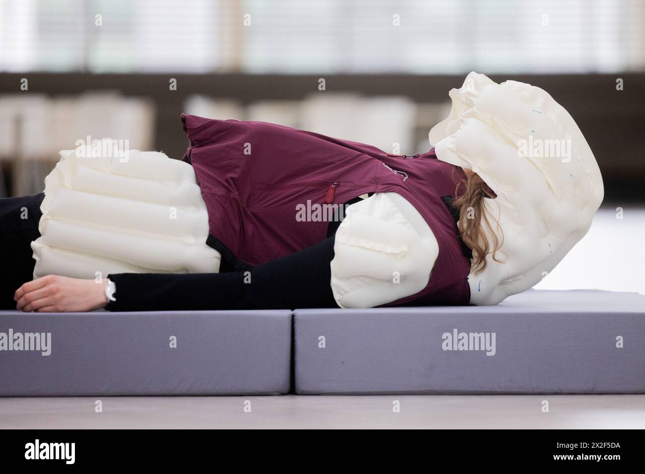 22 April 2024, North Rhine-Westphalia, Essen: An employee demonstrates ...