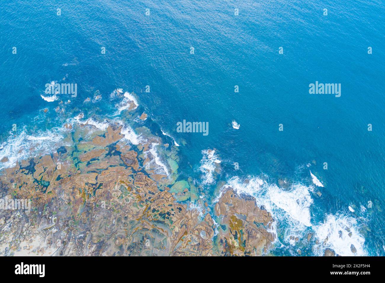 Atlantic waves on rocky shore hi-res stock photography and images - Alamy