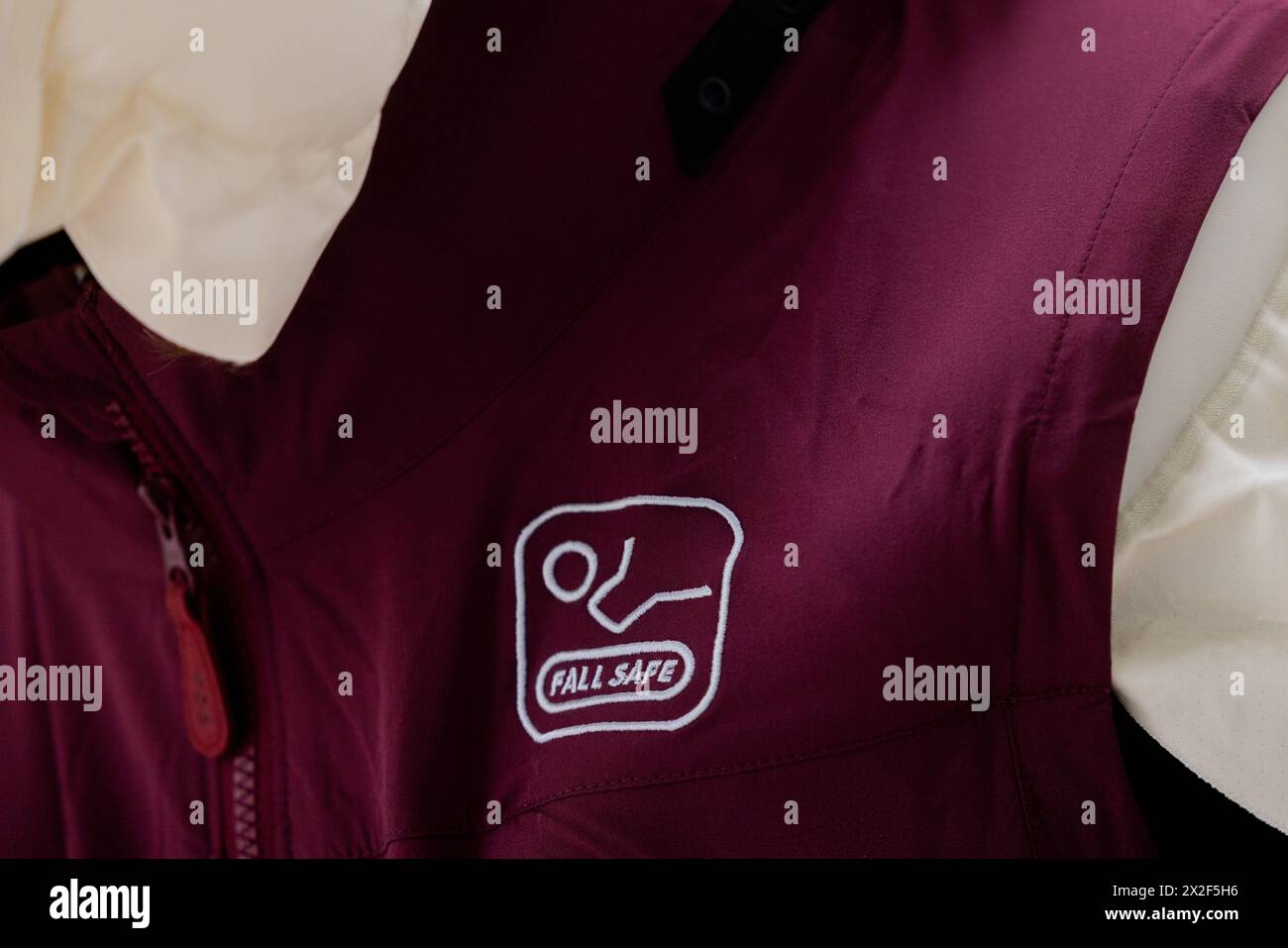 22 April 2024, North Rhine-Westphalia, Essen: An employee demonstrates ...