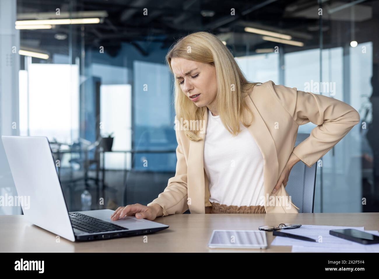 Woman experiences back pain working hi-res stock photography and images ...