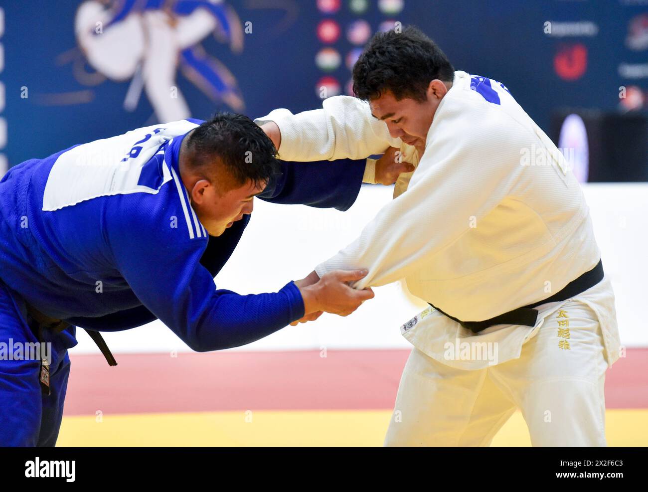 Hong Kong. 22nd Apr, 2024. Ota Hyoga (R) of Japan competes against Kim ...