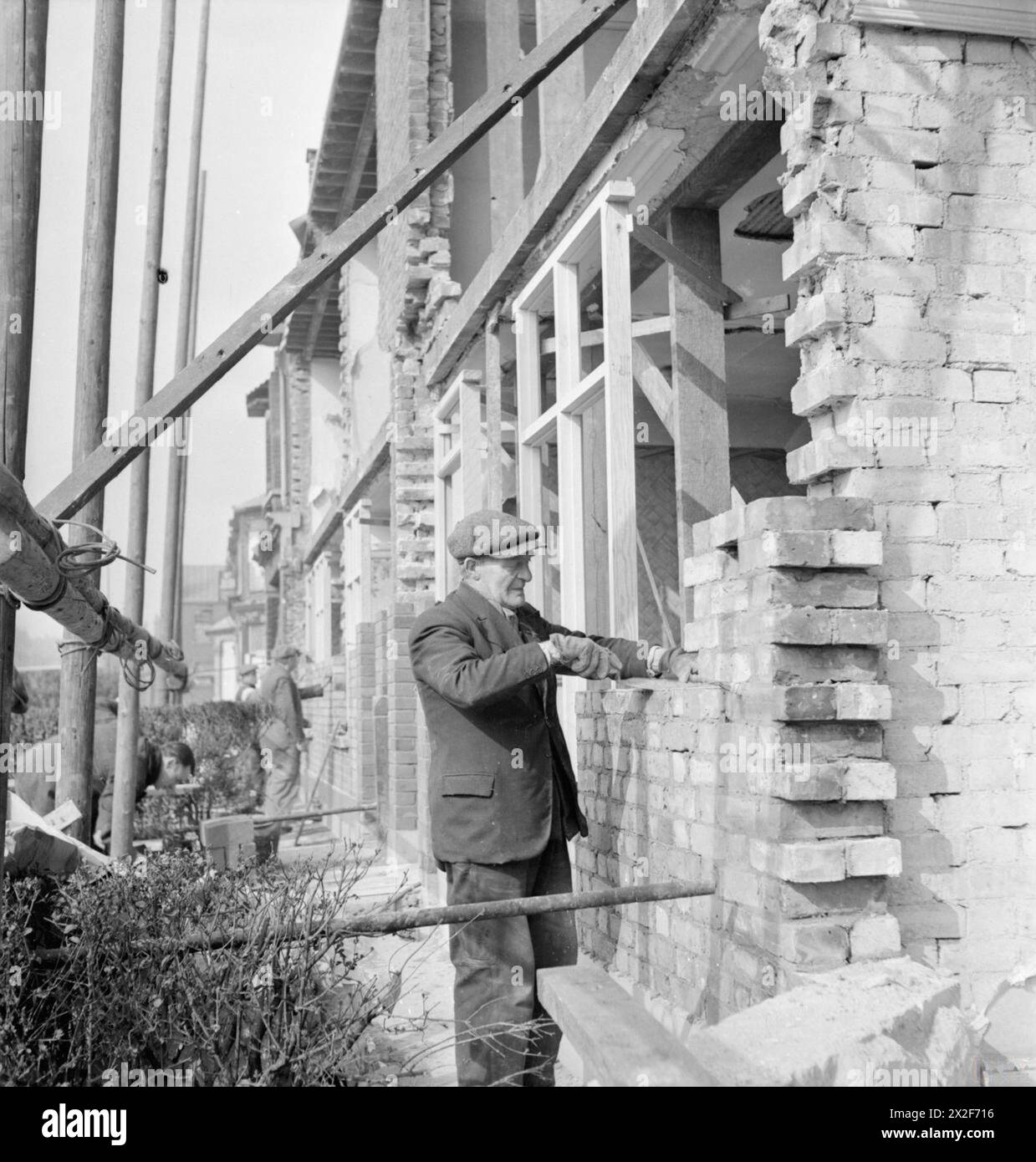 Reconstruction war damaged houses hi-res stock photography and images ...