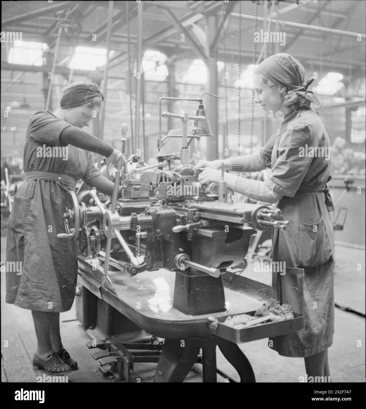 In 1941 two women hi-res stock photography and images - Alamy