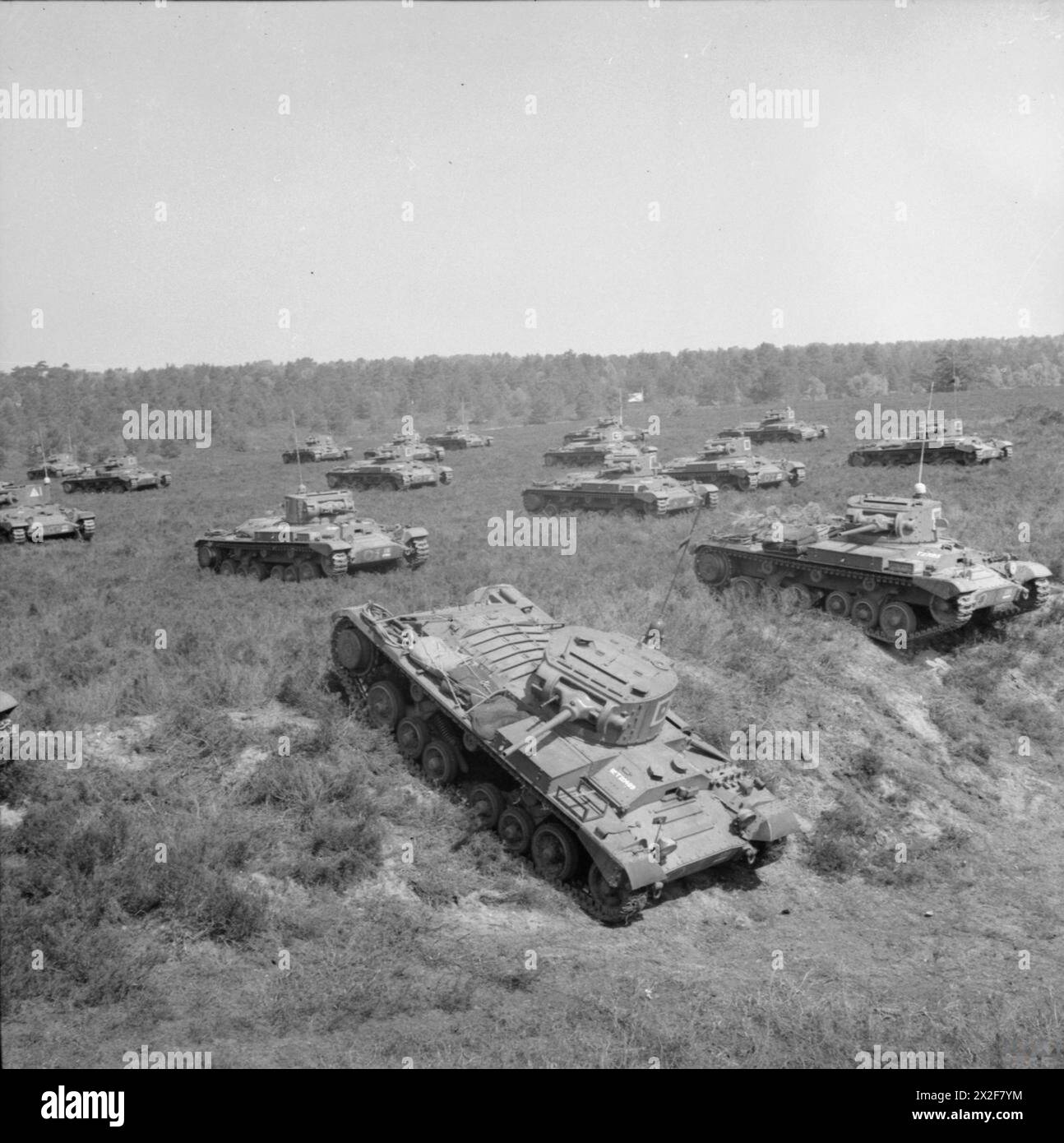 THE BRITISH ARMY IN THE UNITED KINGDOM 1939-45 - Valentine tanks of ...