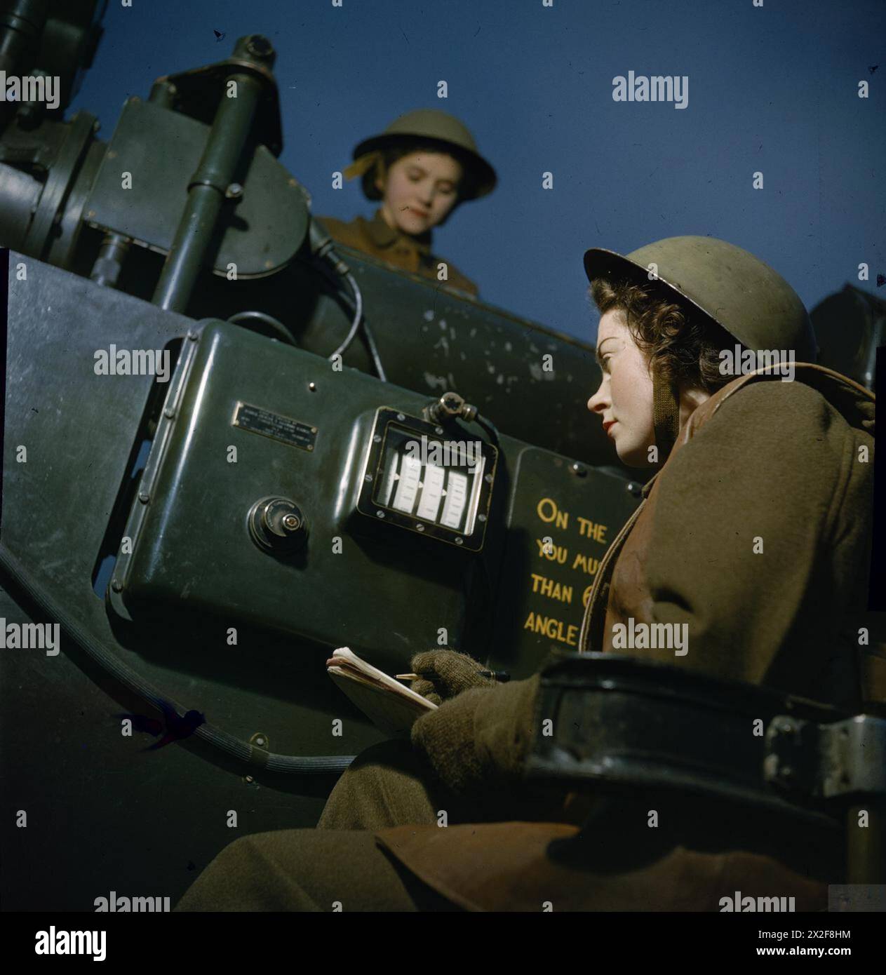 THE AUXILIARY TERRITORIAL SERVICE AT AN ANTI-AIRCRAFT GUN SITE IN ...