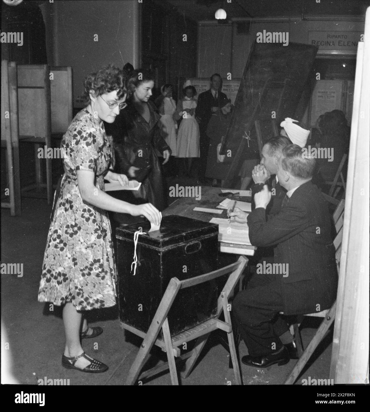 LONDONERS RECORD THEIR VOTE ON NATIONAL POLLING DAY, HOLBORN, LONDON ...