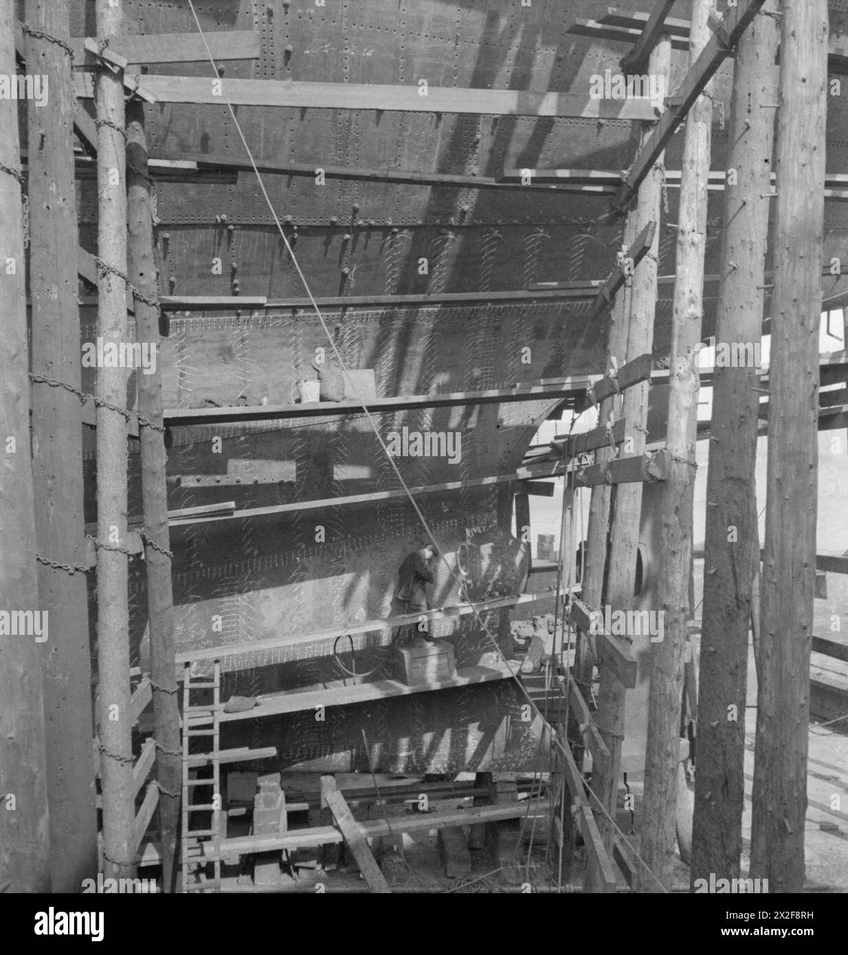 IN A BRITISH SHIPYARD: EVERYDAY LIFE IN THE SHIPBUILDING INDUSTRY, UK ...