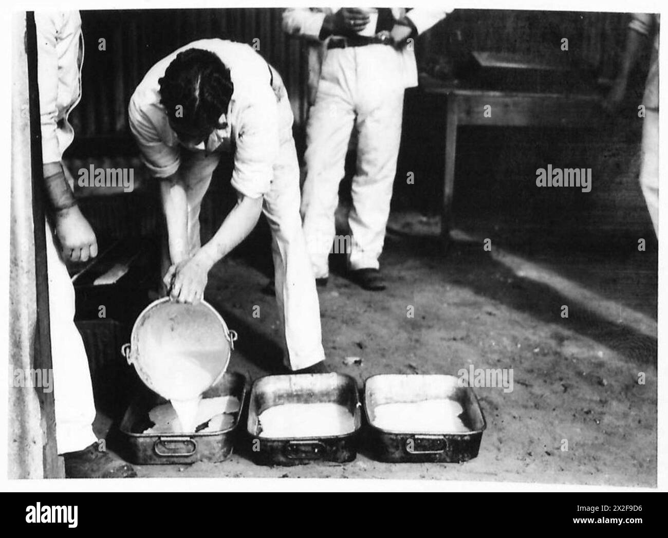 HOW THE ARMY IN THE FIELD IS FED - Thickening the gravy , British Army ...