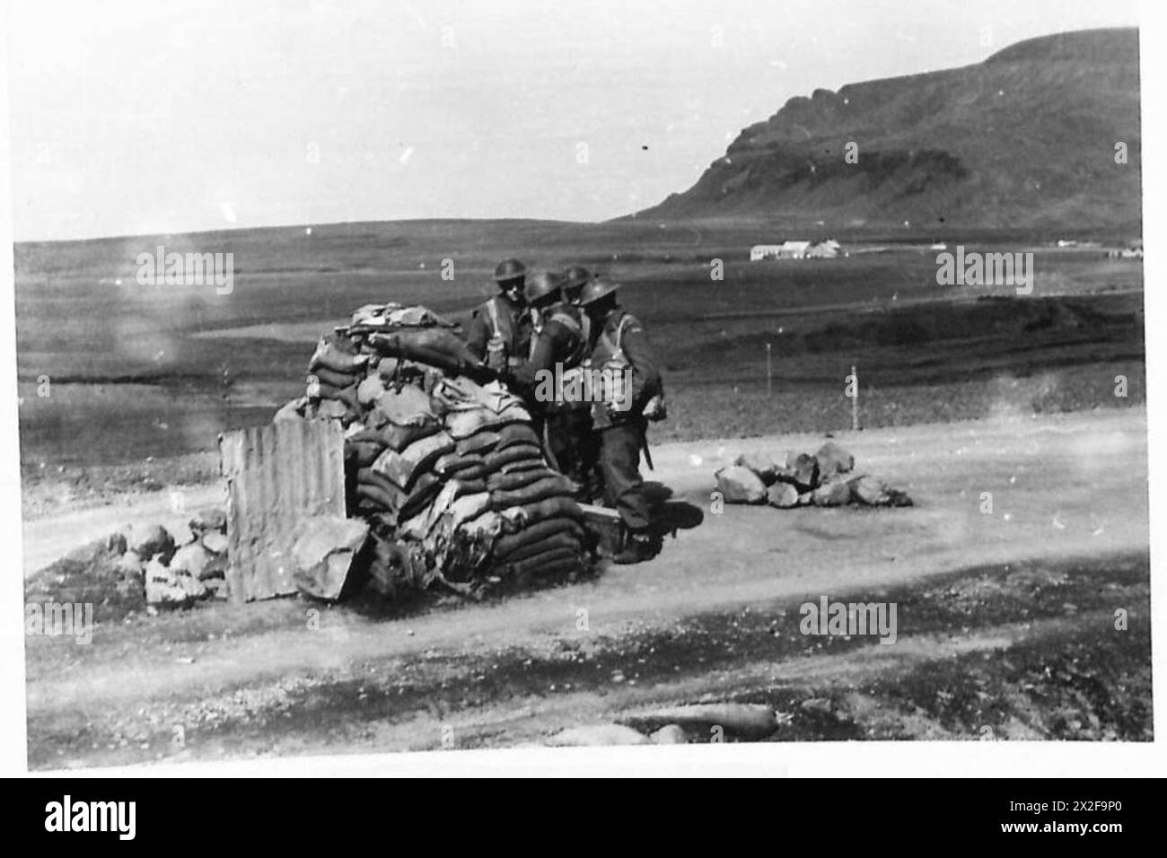 BRITISH AND CANADIAN TROOPS IN ICELAND - Men of the Royals (Canadian ...