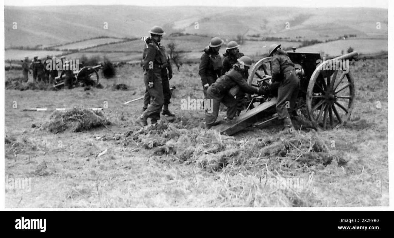 Artillery crews Black and White Stock Photos & Images - Alamy
