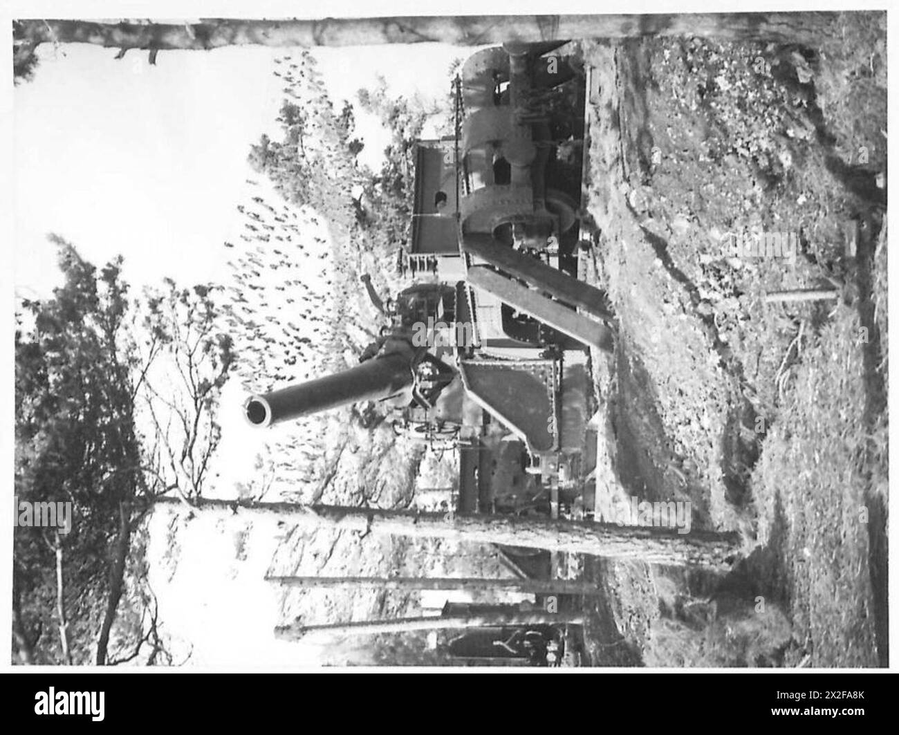 ONE OF BRITAIN'S TEETH - The big gun ready for action British Army ...