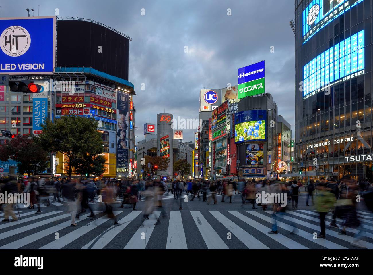 geography / travel, Japan, Kanto, Tokyo, crowd crossing the Shibuya ...