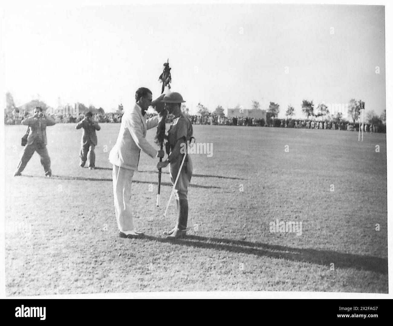BRITISH AMBASSADOR REVIEWS FREE FRENCH UNIT - Baron Benoist presenting ...