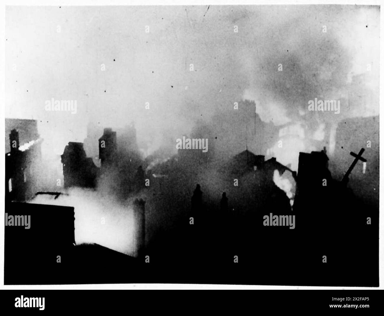 Stills captured by Captain Tennyson D'Eyncourt document the London ...