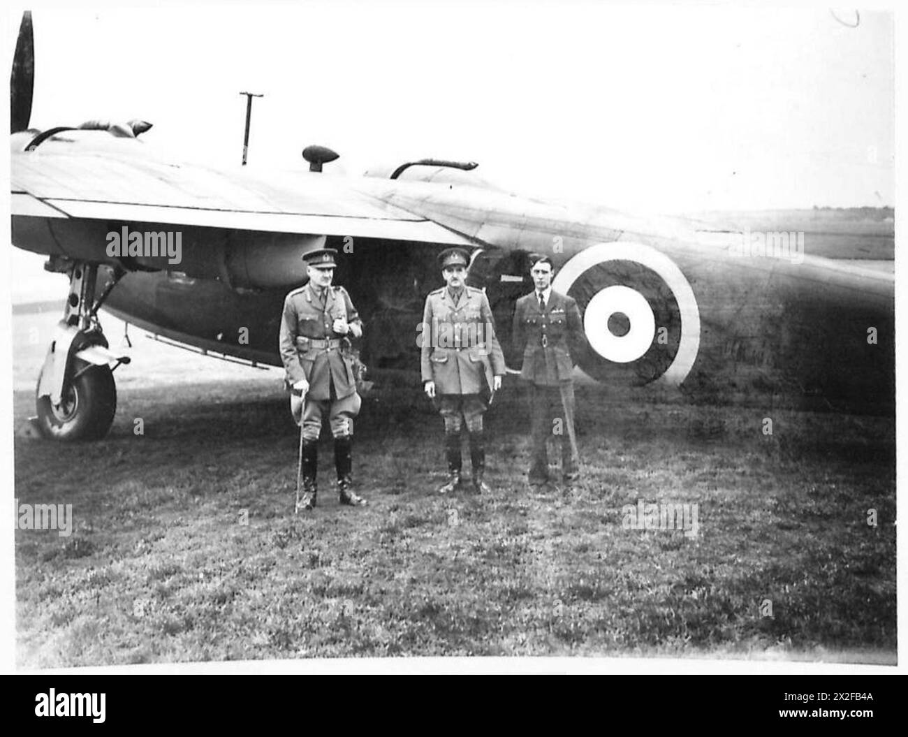 LIEUT.GENERAL SIR ALAN BROOKE VISITS SOME TANK UNITS WITH THE C.-IN-C ...