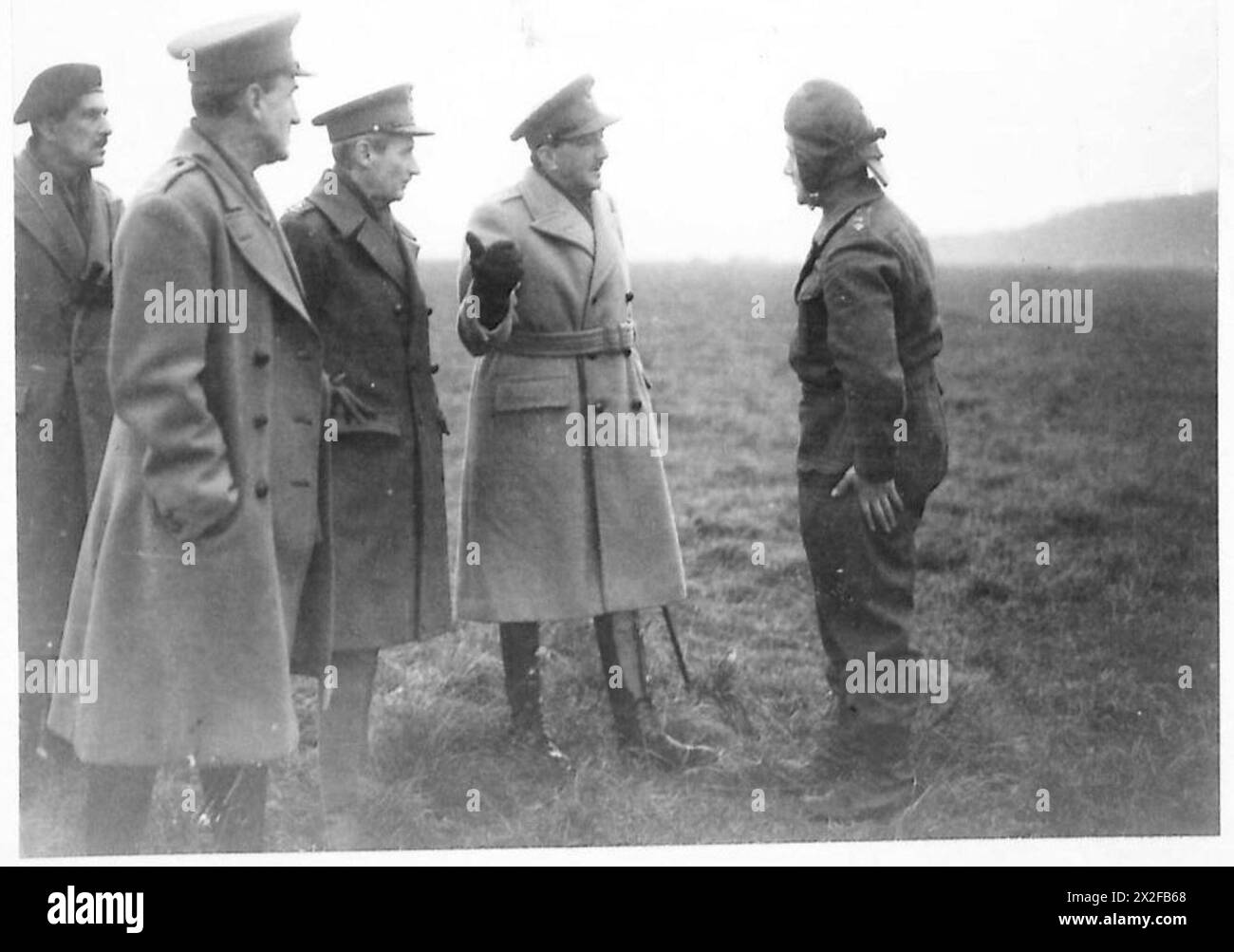 Teamwork in the military Black and White Stock Photos & Images - Alamy