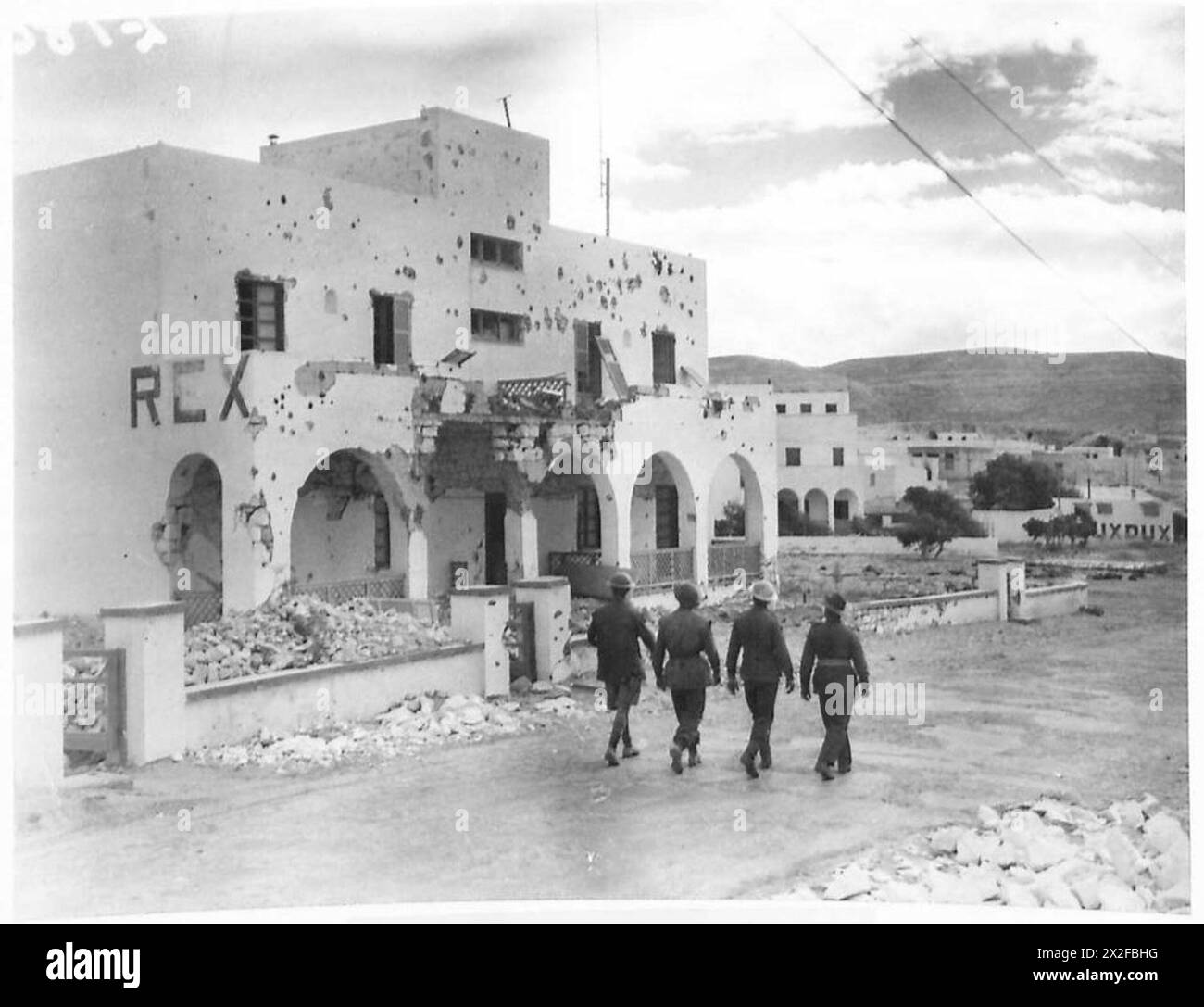 PICTURES TAKEN INSIDE AND AROUND DERNA - Troops passing through the ...