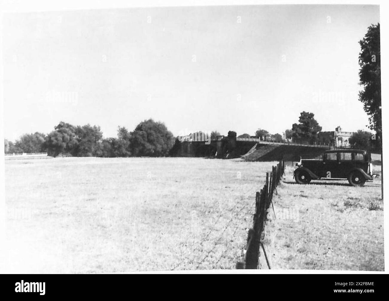 CAMOUFLAGED STRONG POINTS - Victoria Bridge, Windsor , British Army ...