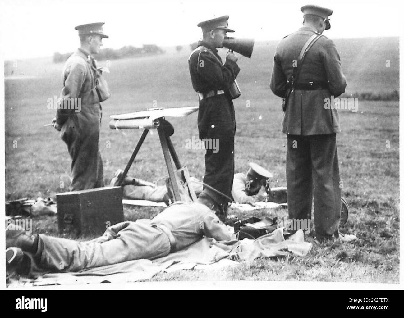 ROYAL ARTILLERY (TERRITORIALS) - In training at Larkhill School of ...