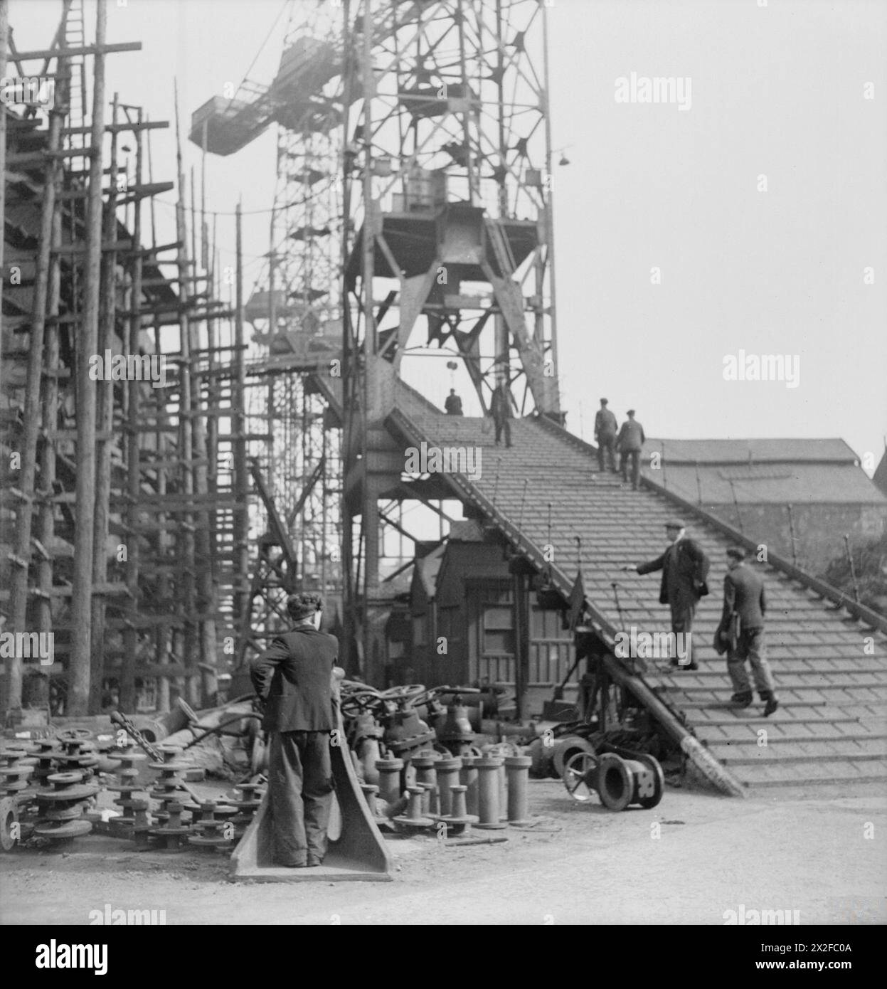 Cecil Beaton photographed ship construction at Tyneside shipyards in ...