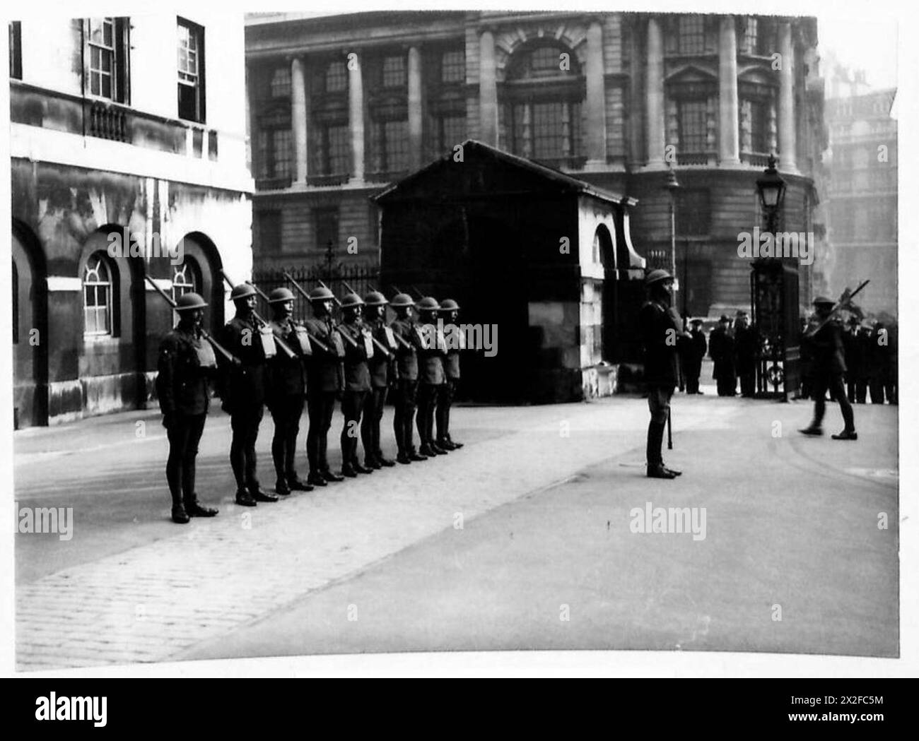 1940 WARTIME - Changing of the Guard British Army Stock Photo - Alamy