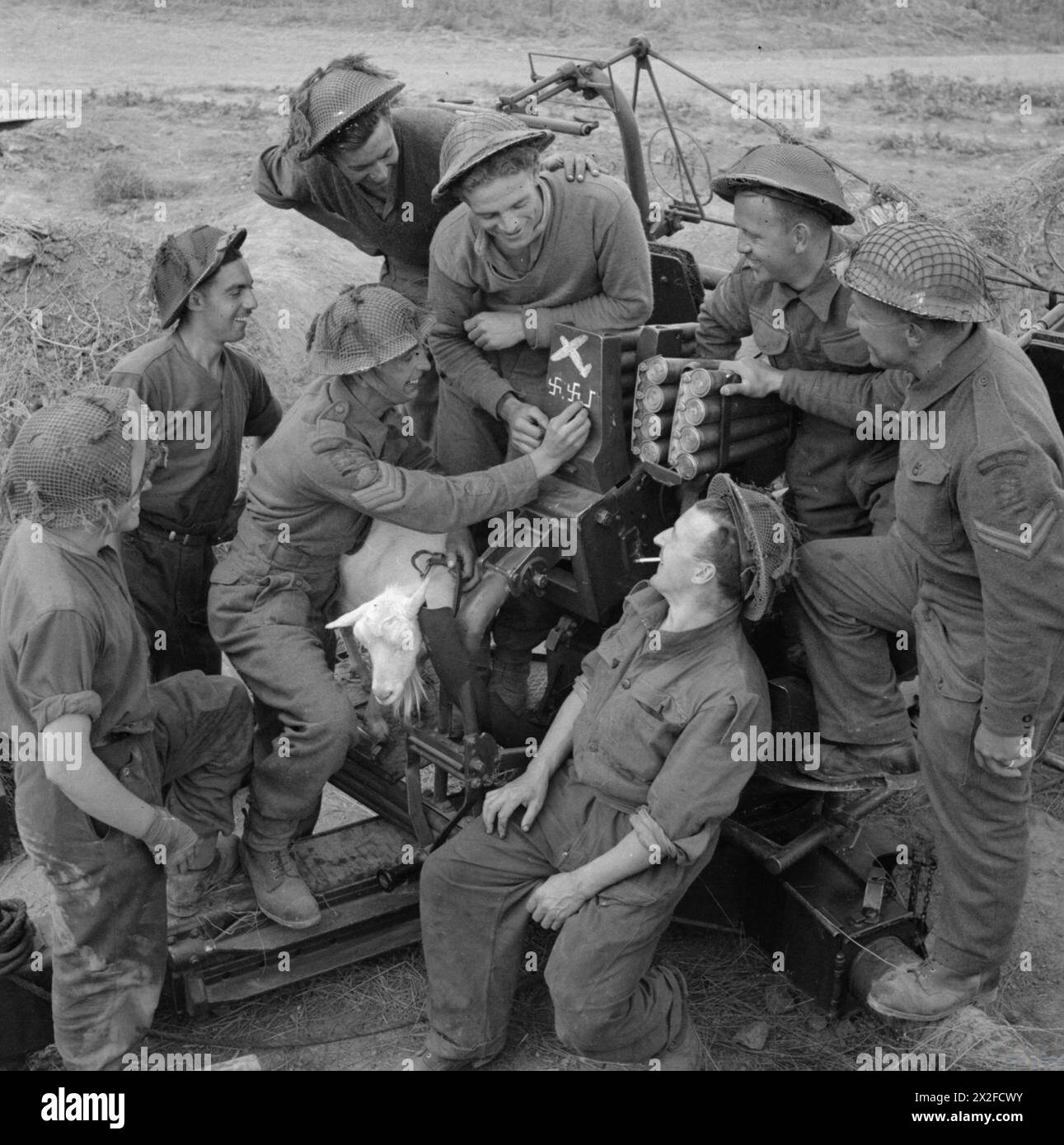 Crew anti aircraft battery hi-res stock photography and images - Alamy
