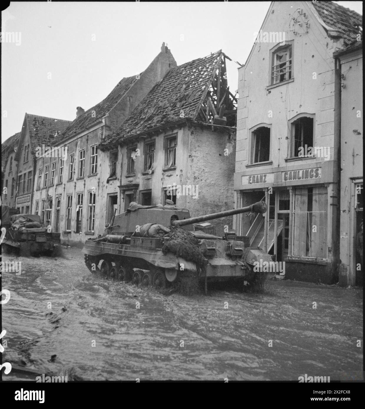 17 pdr gun hi-res stock photography and images - Alamy