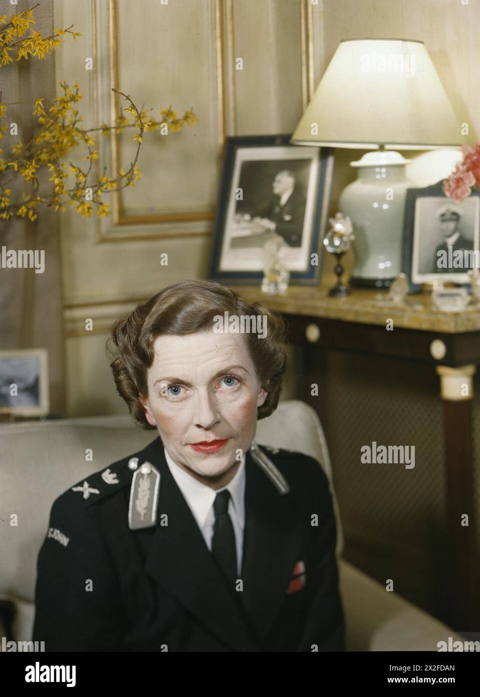 Lady mountbatten uniform hi-res stock photography and images - Alamy