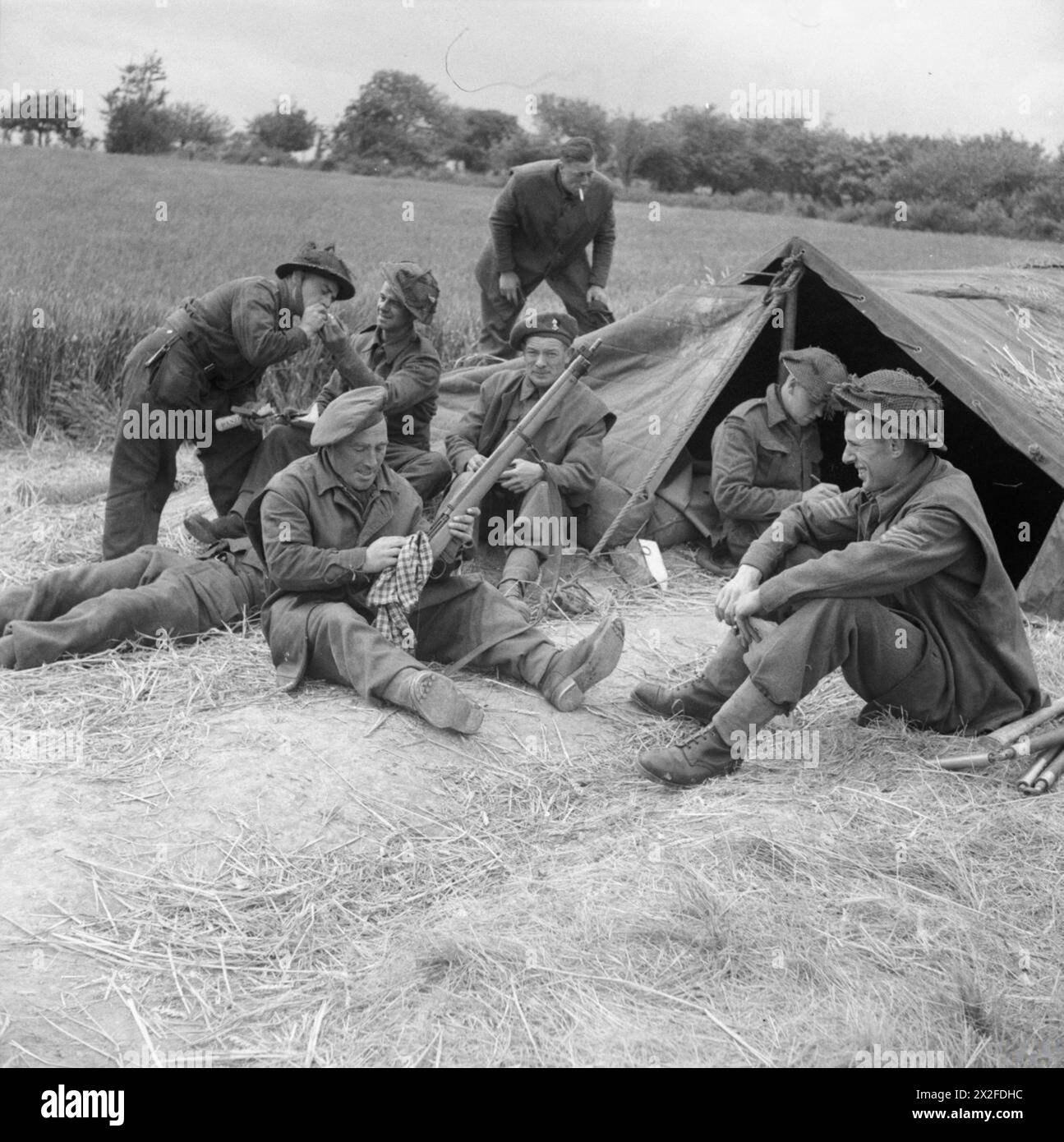 Bofors anti-aircraft gun crews of 393 LAA Battery clean rifles and ...