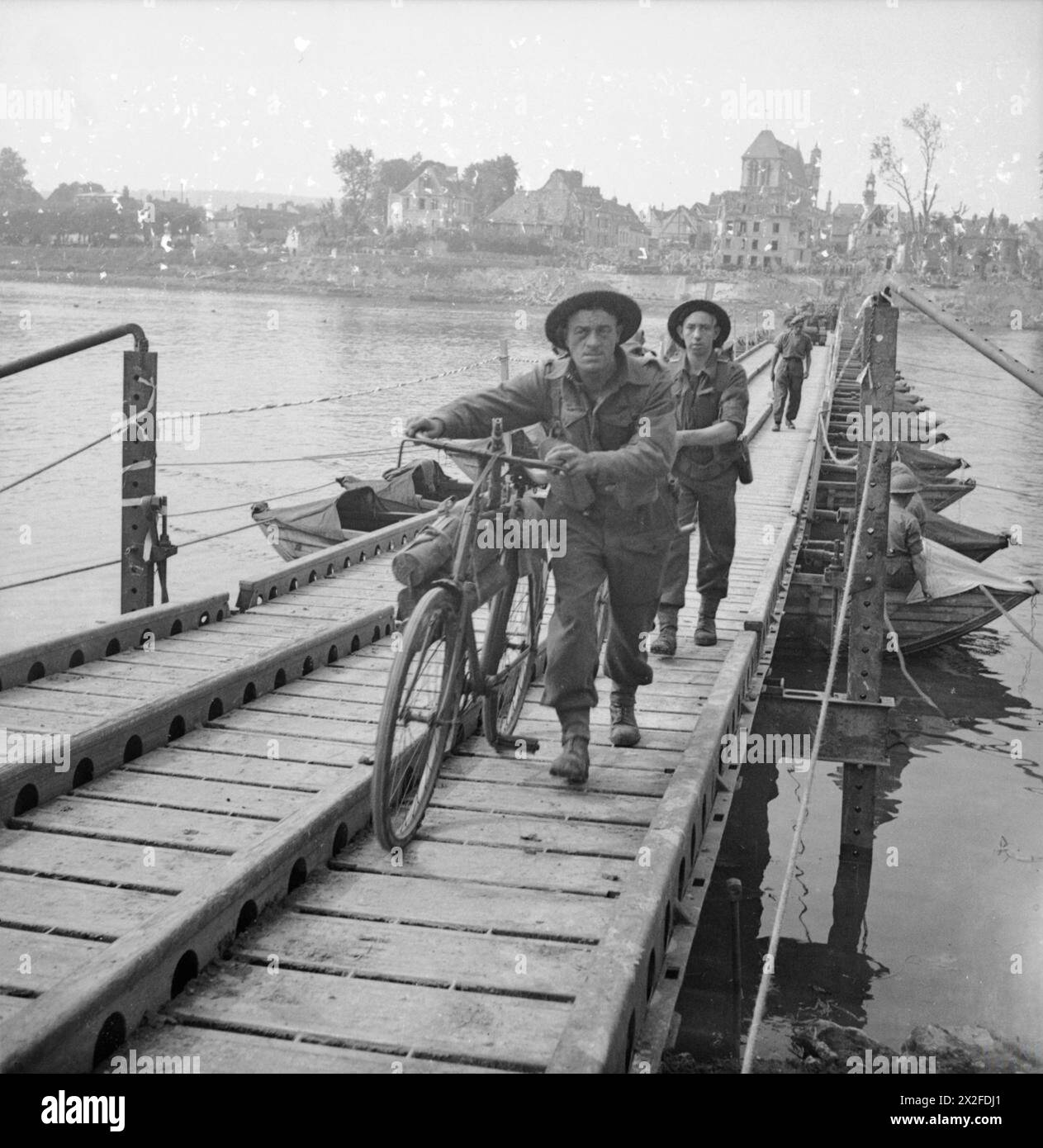 THE BRITISH ARMY IN NORTH-WEST EUROPE 1944-45 - Infantry with bicycles ...