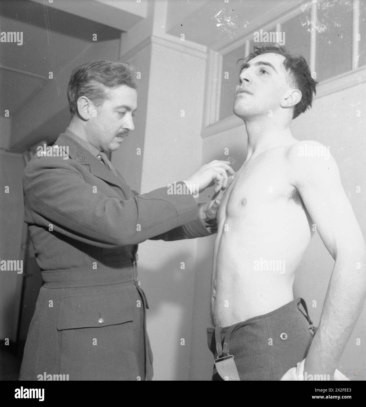 Army medical examination hi-res stock photography and images - Alamy