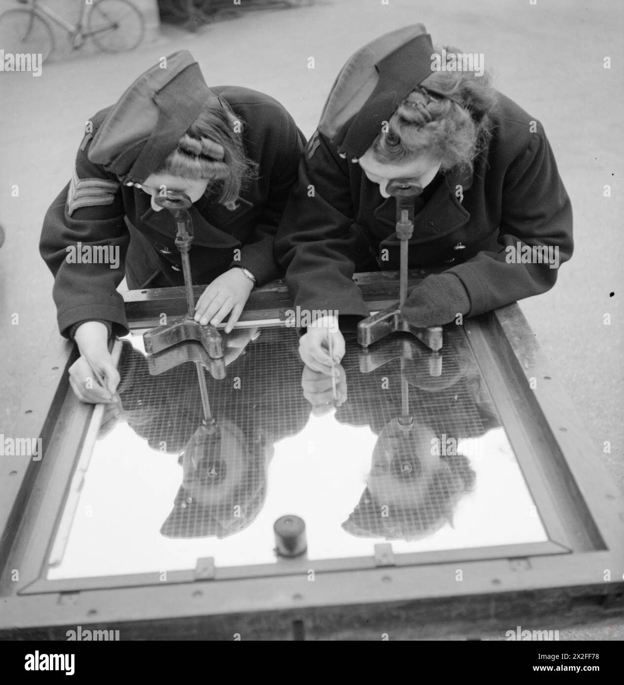 ATS Sergeant Ray Chamberlen and Private Muriel Bartels operate a Mirror ...