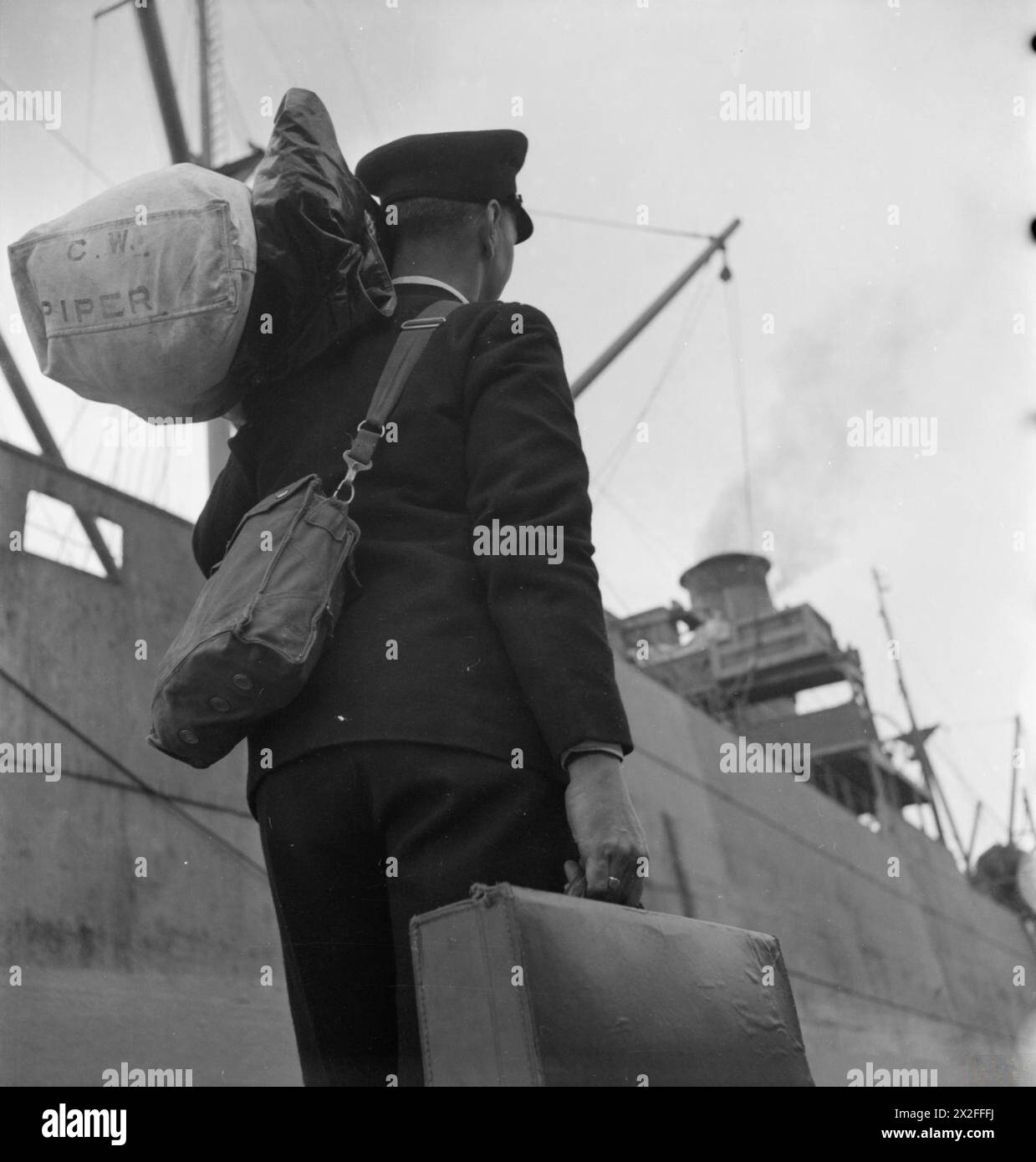 EX-POSTMAN DELIVERS THE GUNS: MERCHANT NAVY TRAINING IN BRITAIN, 1942 ...