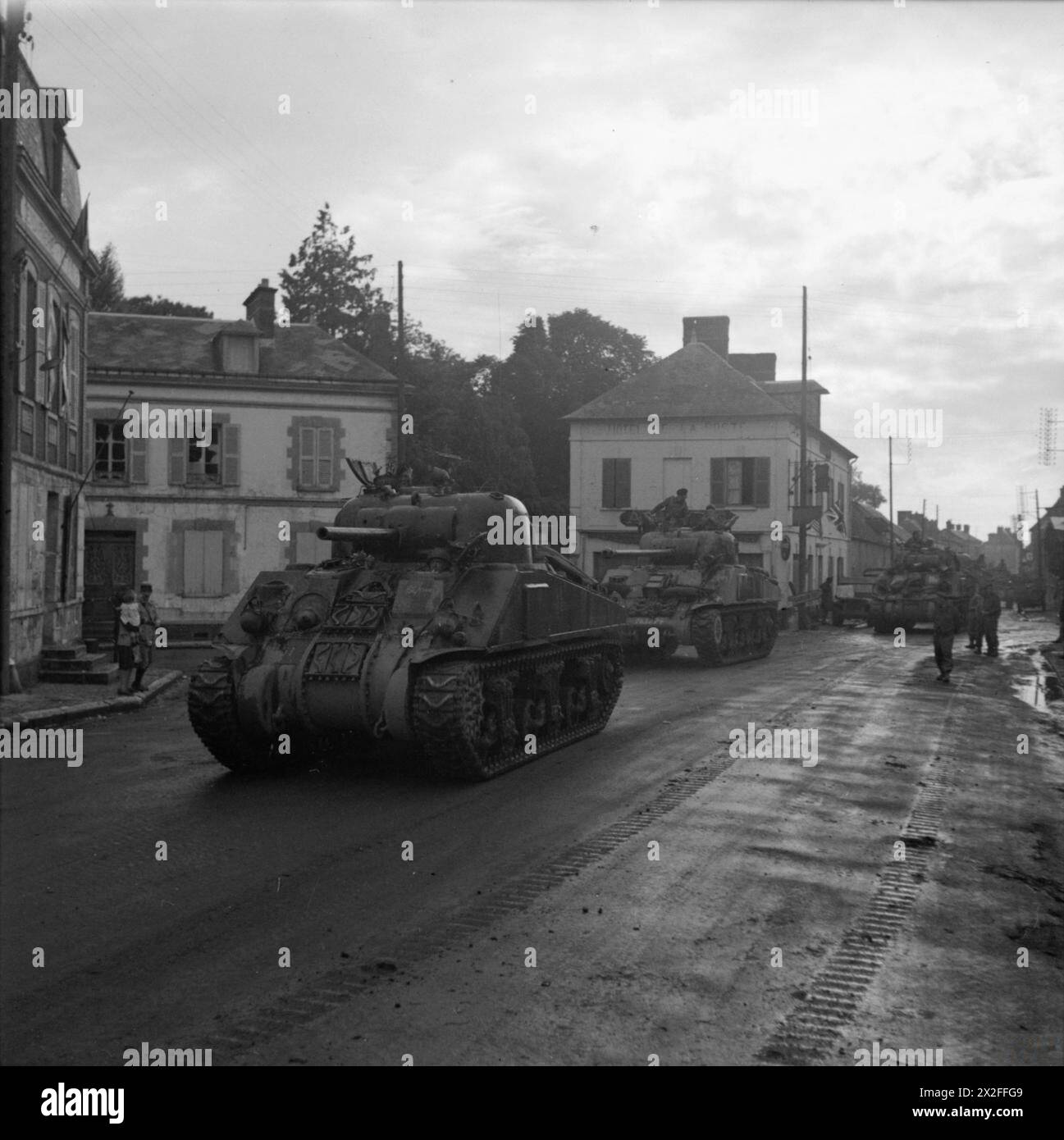 Sherman tanks of the Guards Armoured Division pass through Les ...