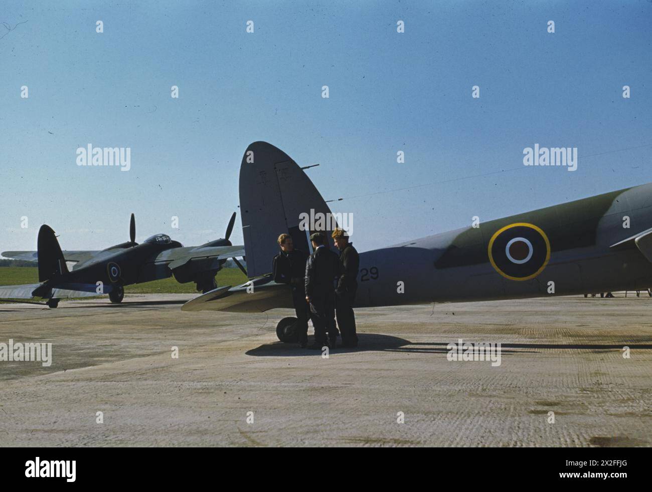 BUILDING MOSQUITO AIRCRAFT AT THE DE HAVILLAND FACTORY IN HATFIELD ...