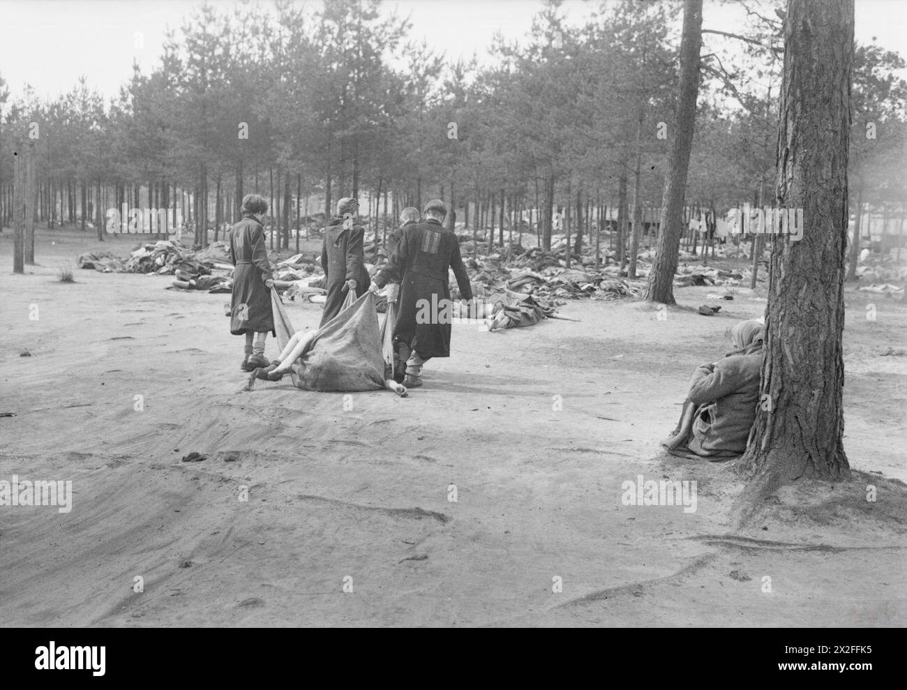 Inmates bergen belsen concentration hi-res stock photography and images ...