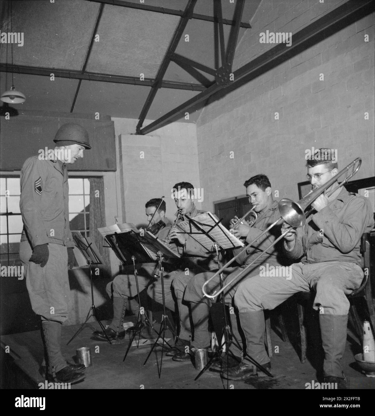 NAAFI CANTEENS CATER FOR US TROOPS: THE WORK OF THE NAVY, ARMY AND AIR ...