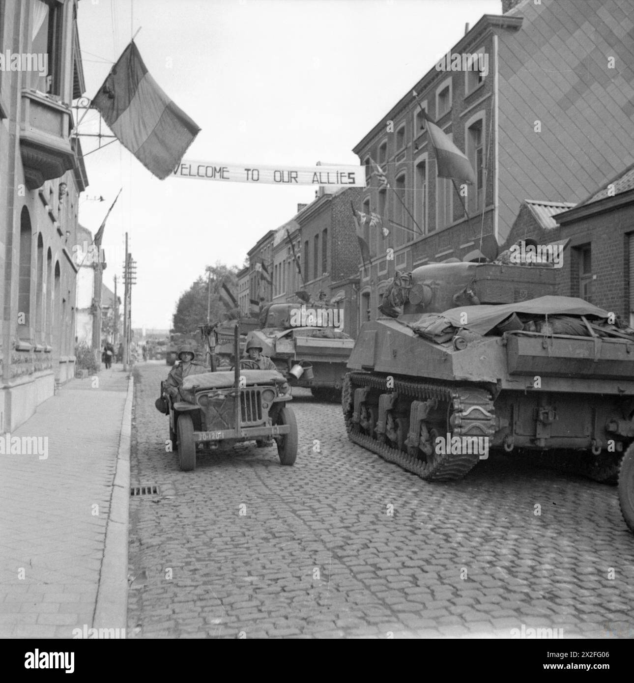 THE BRITISH ARMY IN NORTH-WEST EUROPE 1944-45 - Sherman tanks of 5th ...