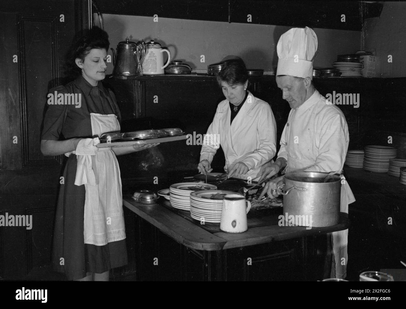 Hotel kitchen 1945 hi-res stock photography and images - Alamy