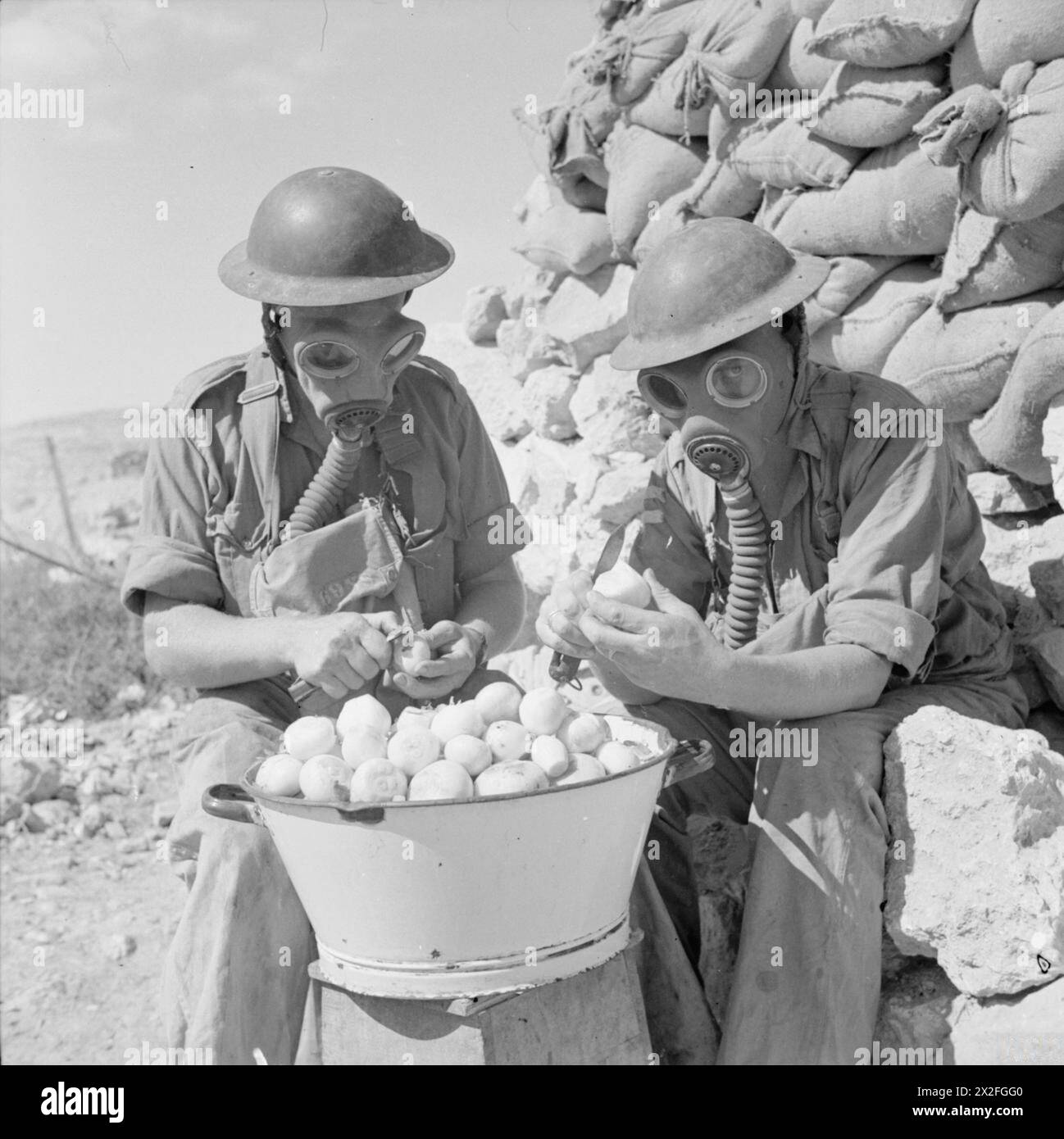 THE CAMPAIGN IN NORTH AFRICA 1941 - Soldiers wearing gas masks while ...