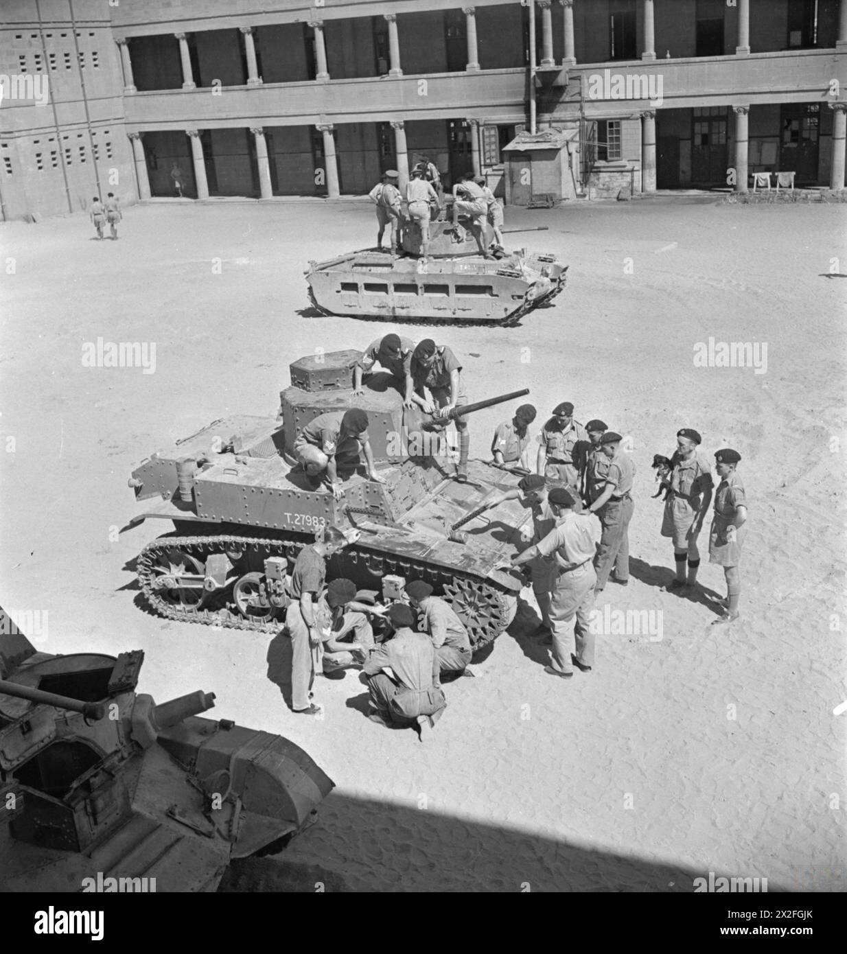 THE BRITISH ARMY IN NORTH AFRICA 1941 - RTR tank crews being introduced ...