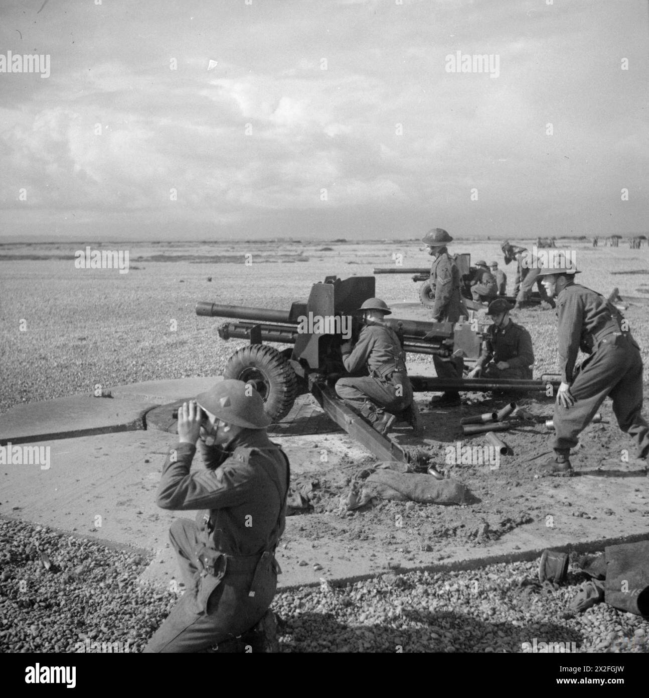 THE BRITISH ARMY IN THE UNITED KINGDOM 1939-45 - 6-pdr anti-tank guns ...