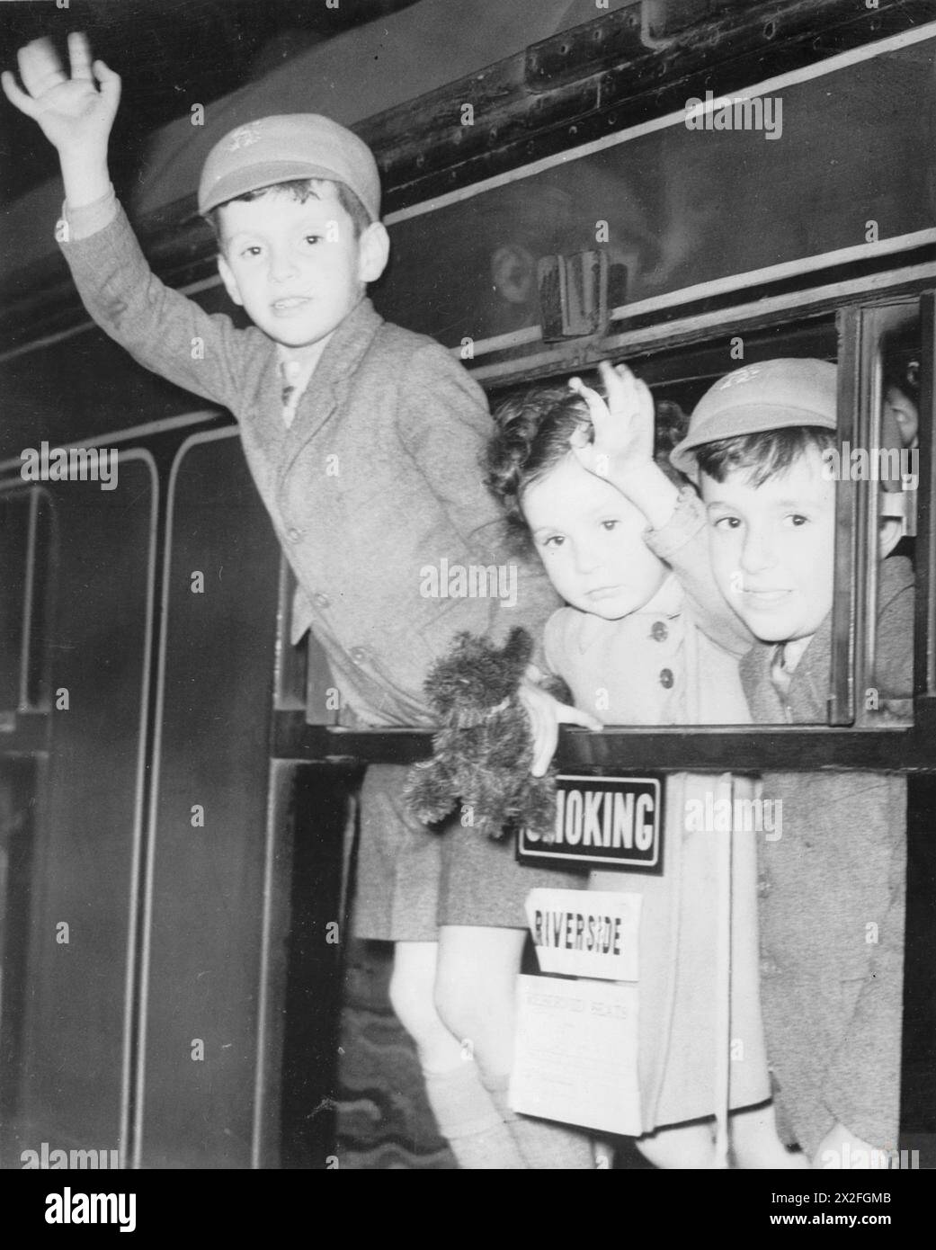 Evacuees 1939 train hi-res stock photography and images - Alamy