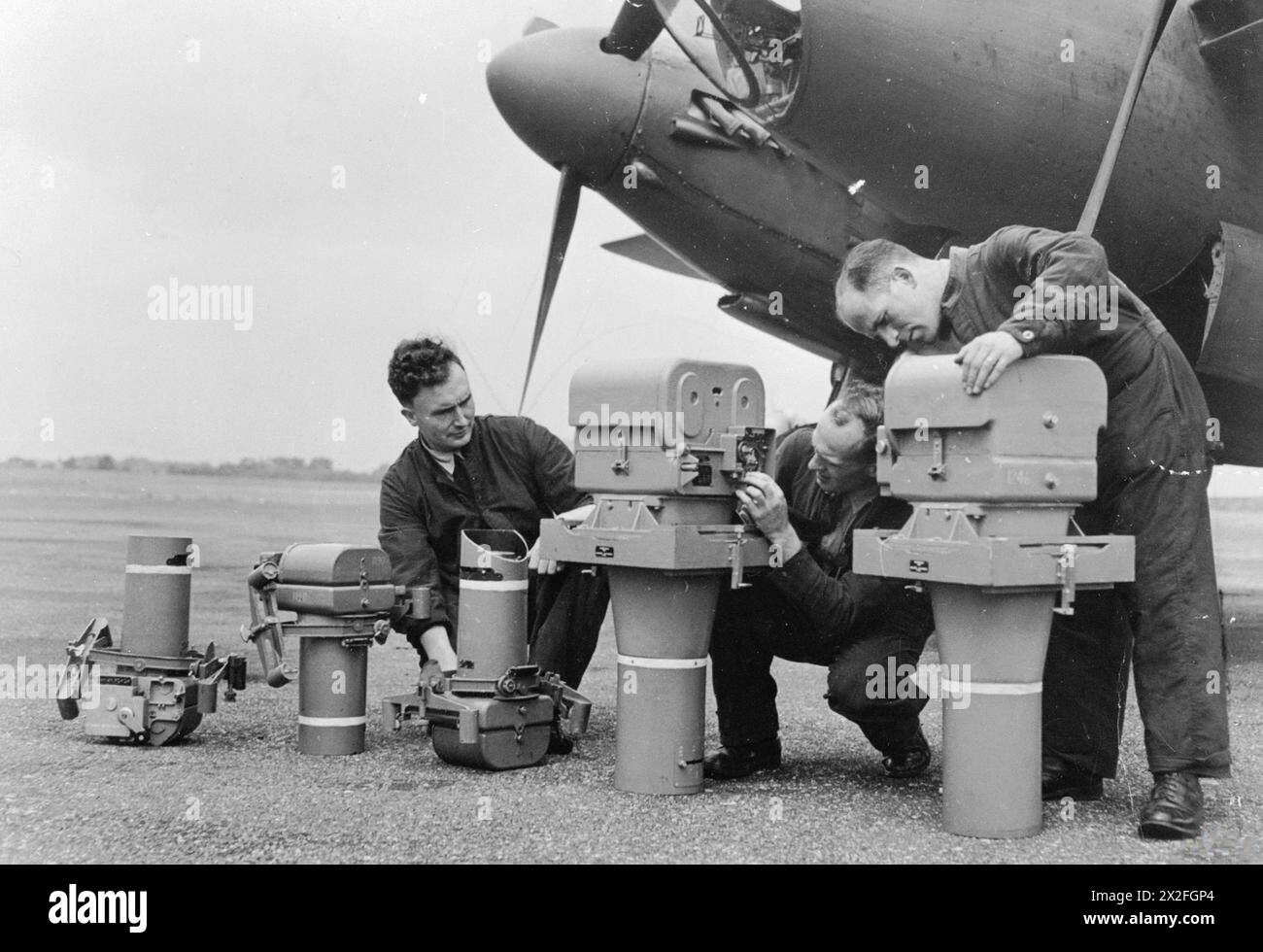 SECOND WORLD WAR 1939 - 1945: AERIAL RECONNAISSANCE - Photographers at ...