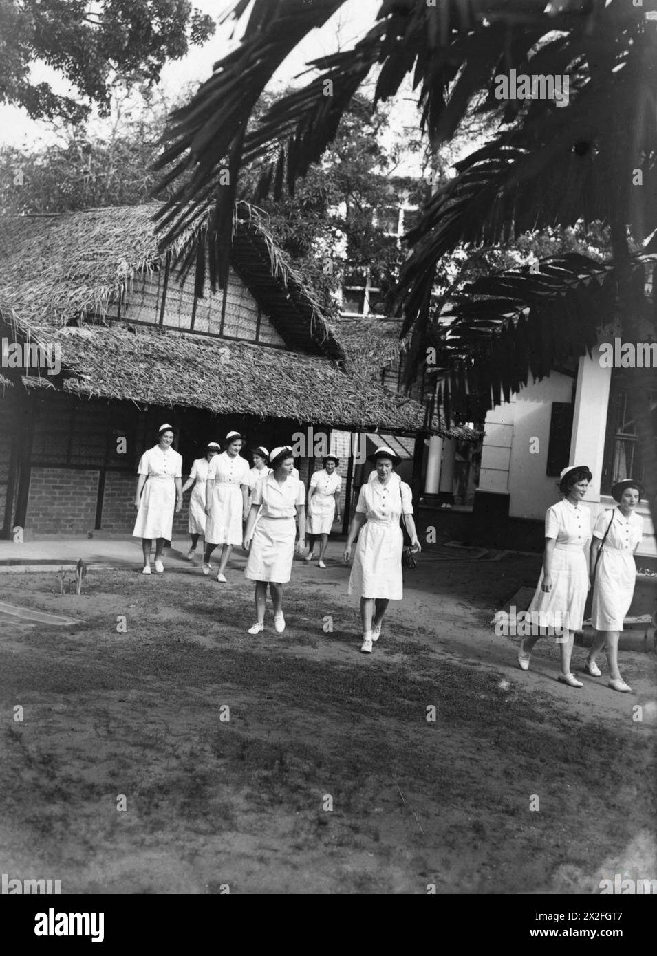WRNS IN CEYLON. NOVEMBER AND DECEMBER 1943. - Wrens leaving their ...