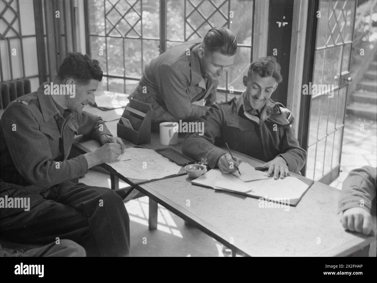 NEW ZEALAND REPATRIATES ARRIVE IN ENGLAND: EVERYDAY LIFE FOR ...