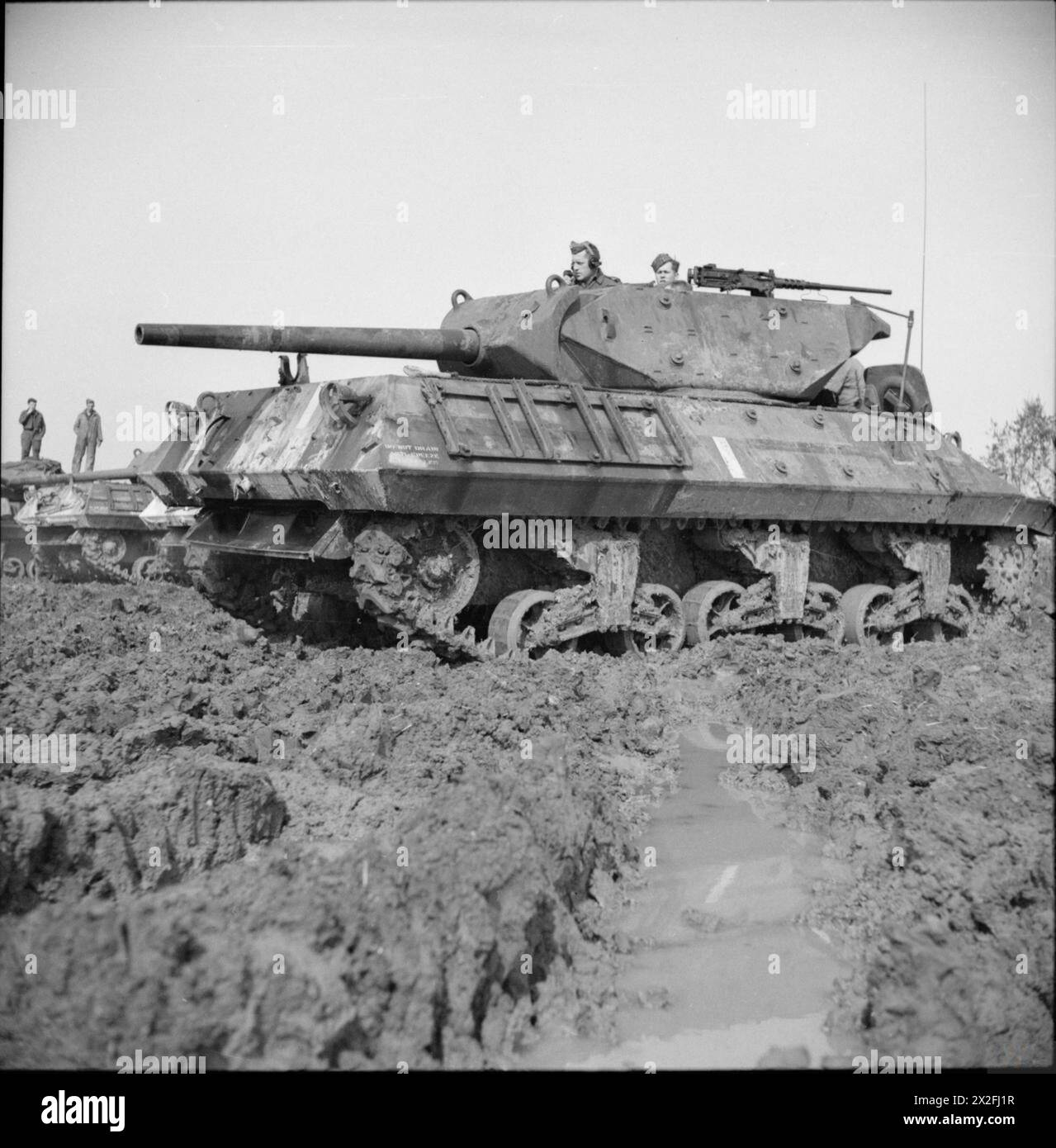 THE BRITISH ARMY IN ITALY 1944 - M10 3-inch self-propelled guns of 98 ...